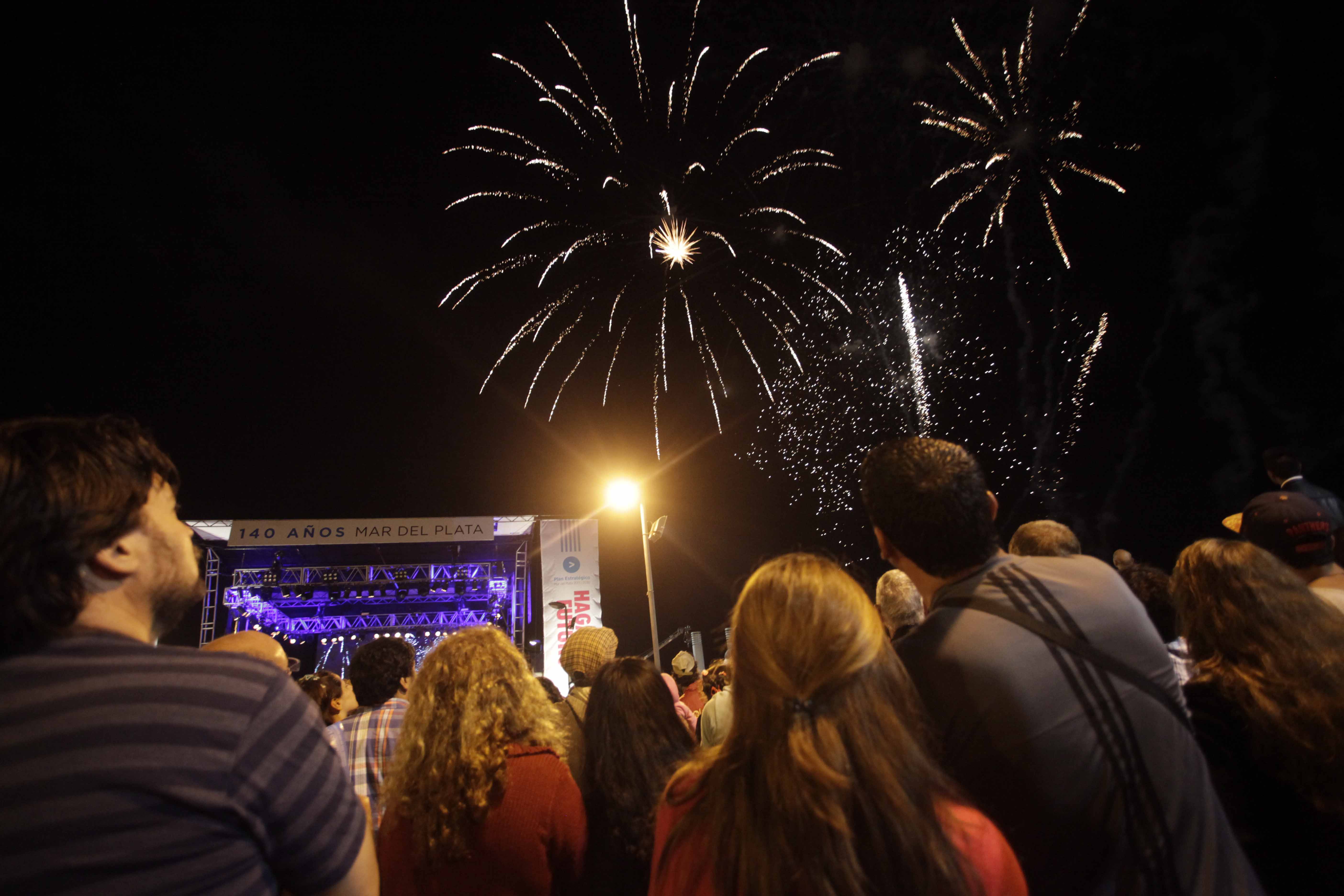 Más de 100 mil personas disfrutaron de los festejos por los 140 años de ... Más de 100 mil personas disfrutaron de los festejos por los 140 años de ...